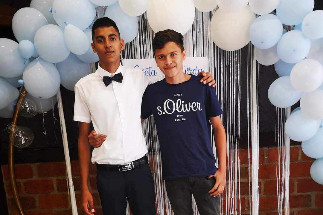 Maloljetni Fabijan i Sebastijan s Ivanom (28) iz hladnog jezera izvukli ...