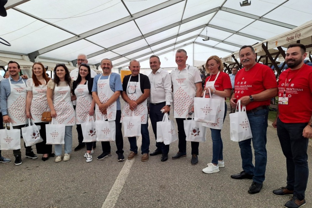 FOTO-VIDEO Virovska prkačijada: Lara Samošćanec i Patricia Kučan rade ...